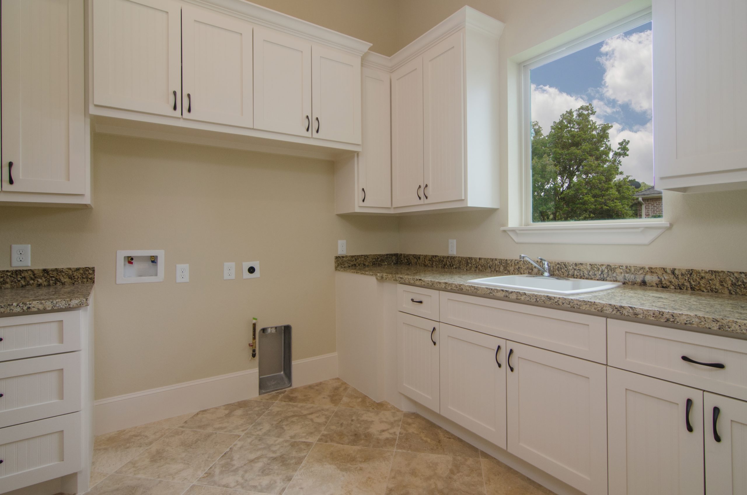 Laundry/Mud Room - Monogram Homes